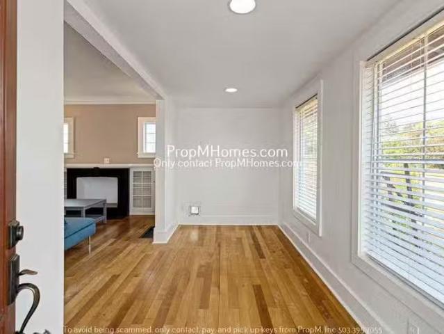 Four Bedroom Home In NE Portland! Tour Today! 1505 Ne 58th Ave