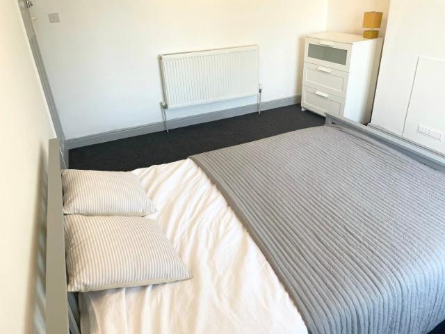 Four bedroom maisonette with terrace