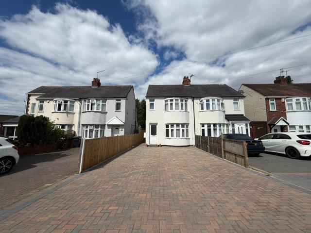 Four Bedroom Semi Detached House on Humberstone Lane