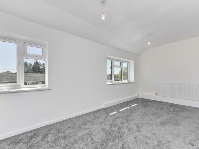 Four Bedroom Student Property to Rent in Cleve Road