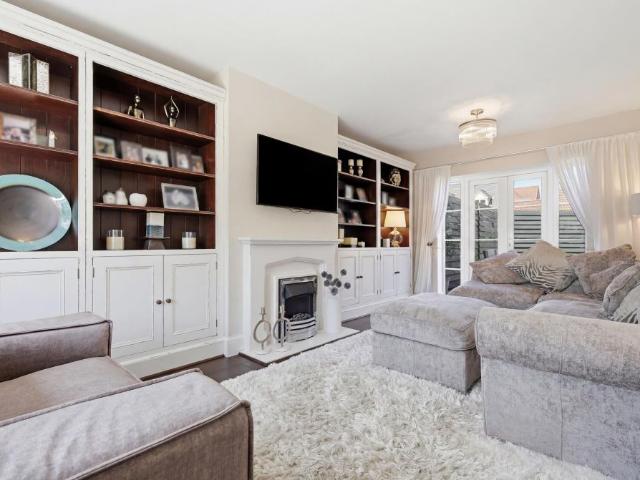 Four Bedrooms Detached House
