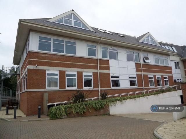 Four Corners Chertsey, Chertsey, KT16 1 bed flat to rent £1,175 pcm £271 pw