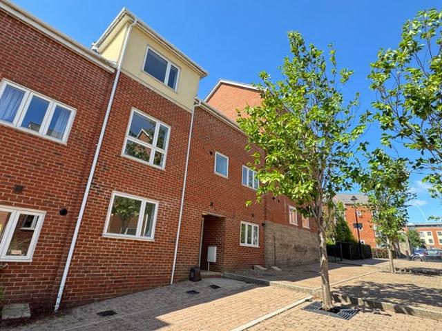 Four Double bedroom townhouse in Ashley Down