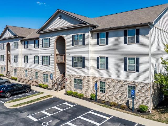 Four Pointe 2 Bedroom Apartment for Rent at 5362 Hoover Forest Ln, Columbus, OH 43230 Strawberry Farms