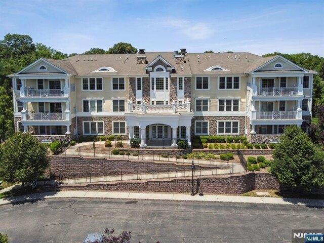Four Seasons Ln, Woodcliff Lake, Condo For Sale
