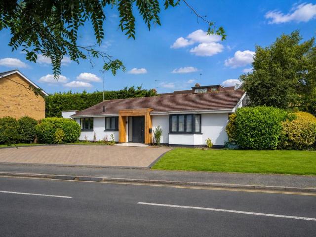 Four Wents, Cobham, KT11 3 bed bungalow to rent £6,500 pcm £1,500 pw