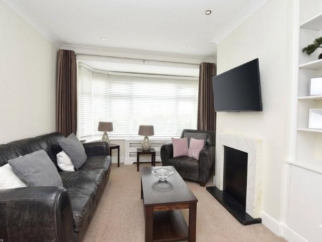 Fourth Avenue, Romford, RM7