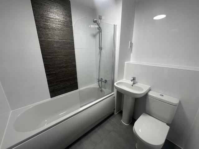 Fowler Road, AYLESBURY 2 bed flat to rent £1,375 pcm £317 pw