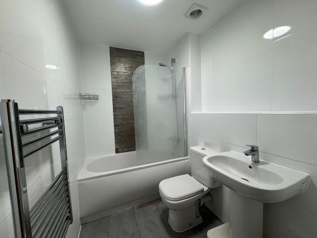 Fowler Road, Aylesbury HP19, 2 bed flat to rent, £1,250 pcm | PrimeLocation