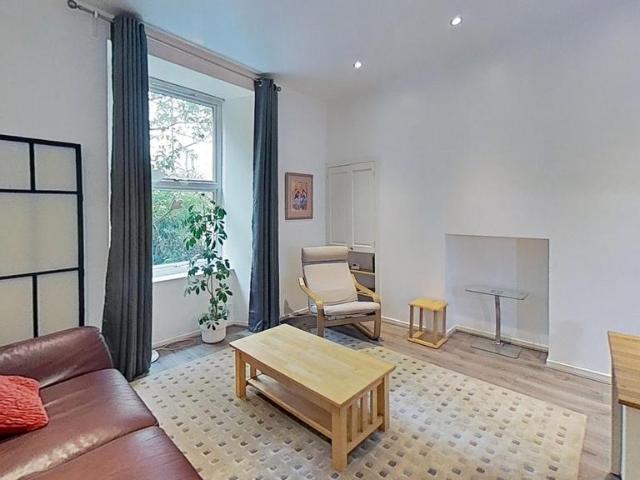 Fowler Terrace, Edinburgh. 1 bed flat to rent £1,095 pcm £253 pw