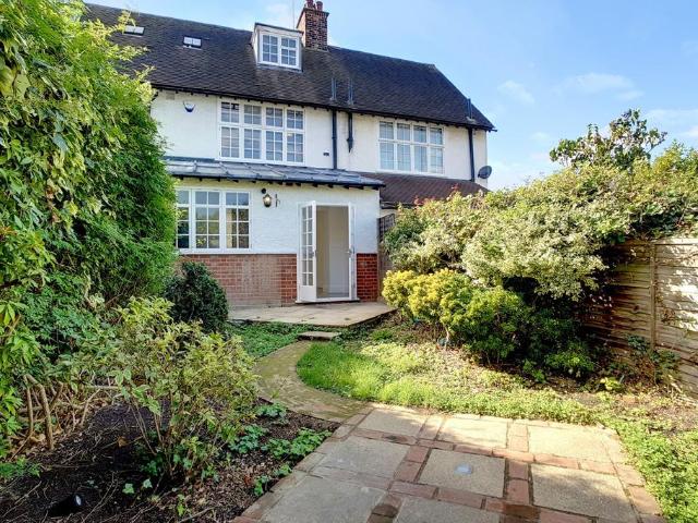 Fowlers Road, Ealing, W5 3 bed terraced house to rent £3,099 pcm £715 pw