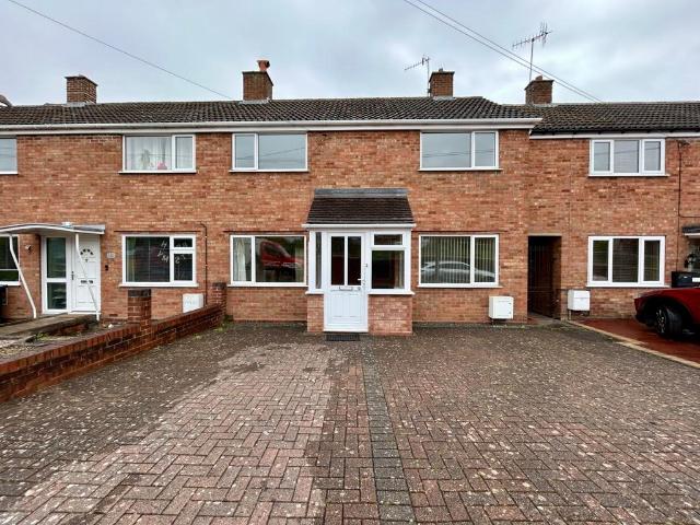 Foxwalks Avenue, Bromsgrove. 3 bed terraced house to rent £1,295 pcm £299 pw