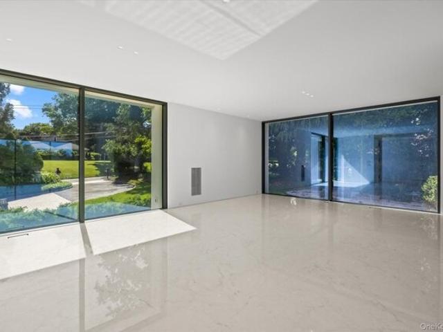 Foxwood Rd, Great Neck, Home For Sale