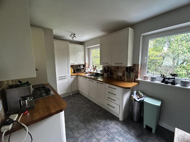 Foxwood Road 3 bed terraced house to rent £2,750 pcm £635 pw