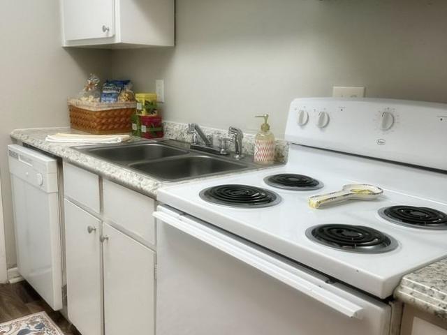 Foxwood Townhomes 2 Bedroom Apartment for Rent at 1436 Watson Blvd, Warner Robins, GA 31093