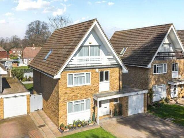 Fox Close, Weybridge, 5 Bedroom Detached
