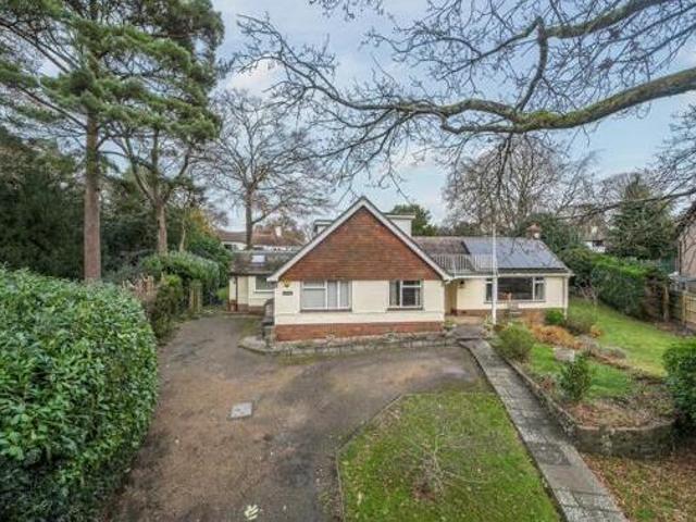 Fox Dell, Storrington, 3 Bedroom Detached