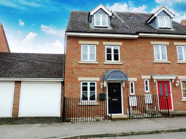 Fox Hedge Way, Sharnbrook MK44 3 bed townhouse to rent £1,375 pcm £317 pw