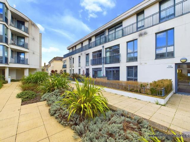 Fox Lane North, Chertsey KT16, 2 bed flat to rent, £1,450 pcm | PrimeLocation