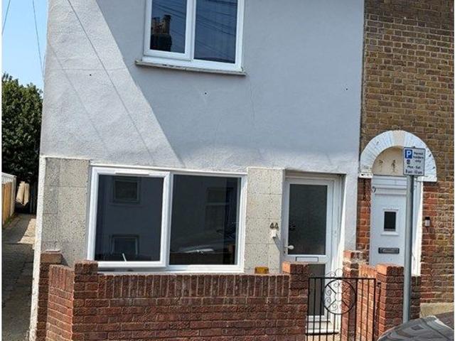 Fox St, Gillingham ME7, 2 bed end terrace house to rent, £1,300 pcm | PrimeLocation