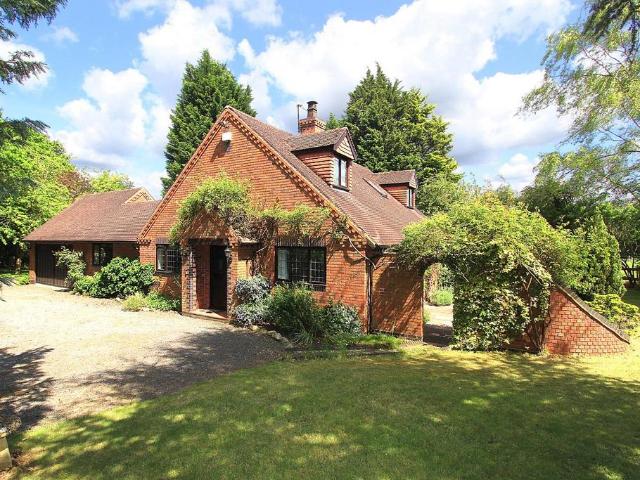 Fox Road, Shipley, Wolverhampton 4 bed detached house to rent £2,250 pcm £519 pw