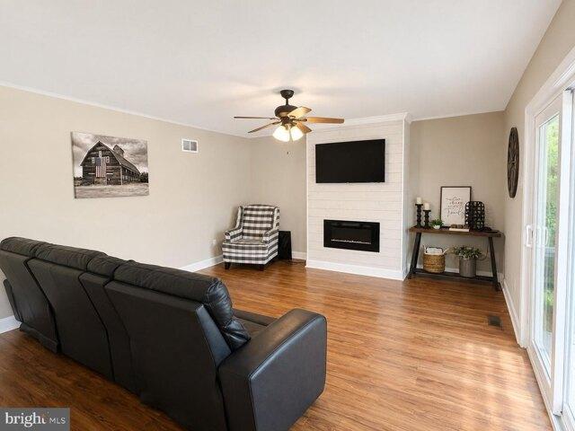Fox Run, Woolwich Township, Home For Sale