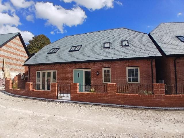 Fox View, Milborne St. Andrew DT11 4 bed cottage to rent £2,250 pcm £519 pw