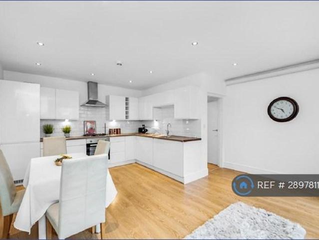 Foxberry Road, London, SE4 3 bed flat to rent £2,750 pcm £635 pw