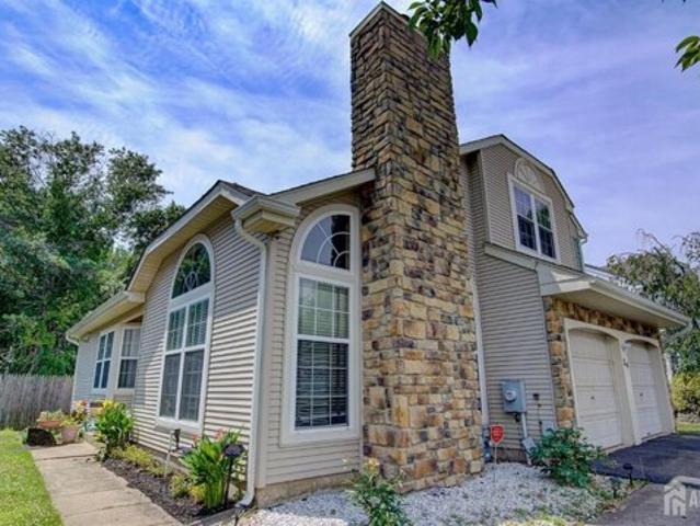 Foxchase Dr, Burlington, Home For Sale