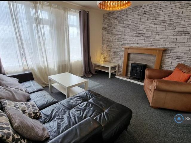 Foxcroft Way, Leeds, LS6 4 bed maisonette to rent £1,268 pcm £293 pw