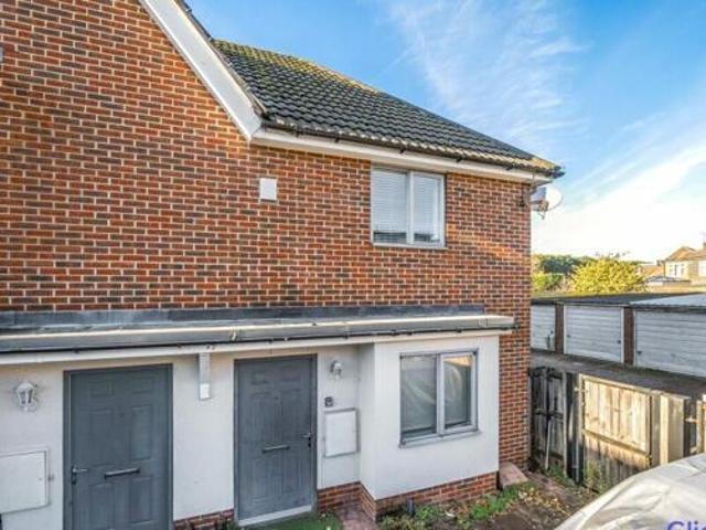 Foxdene Close, South Woodford, 2 Bedroom Semi detached