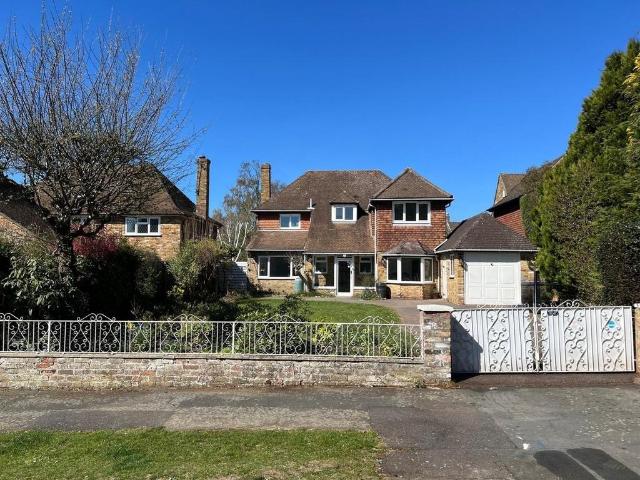 Foxdell Way, Gerrards Cross SL9 4 bed detached house to rent £3,750 pcm £865 pw