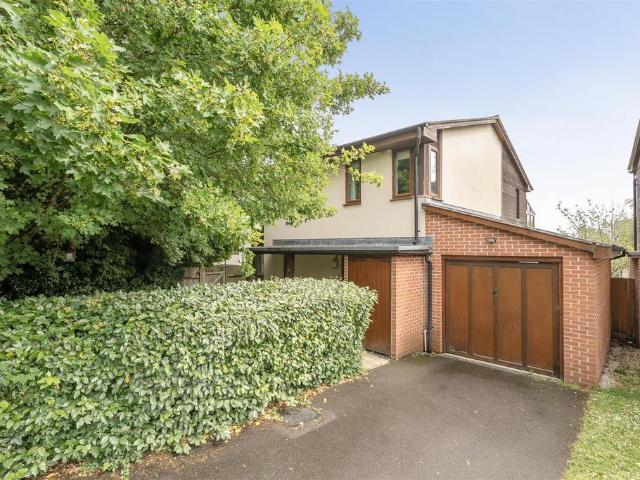 Foxdown, Overton, Basingstoke 4 bed detached house to rent £2,400 pcm £554 pw