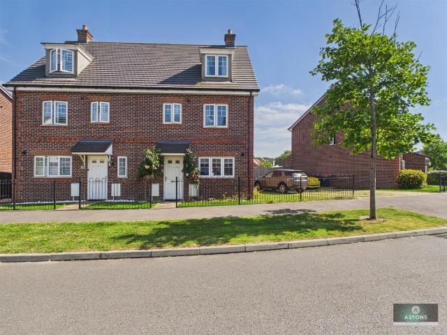 Foxglove Drive, Crawley RH10, 4 bed semi detached house to rent, £2,250 pcm | PrimeLocation