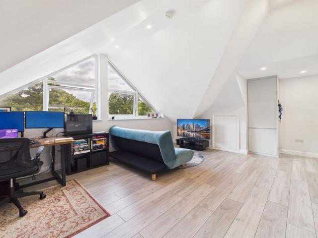 Foxgrove Avenue, Beckenham BR3, 1 bed flat to rent, £1,600 pcm | PrimeLocation