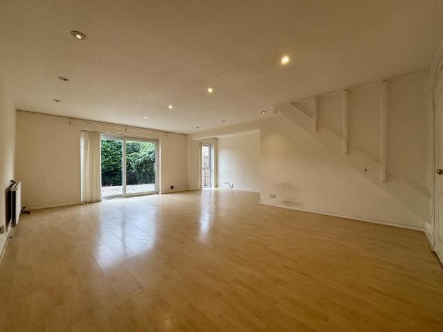 Foxgrove Road, Beckenham, BR3 5 bed terraced house to rent £3,100 pcm £715 pw