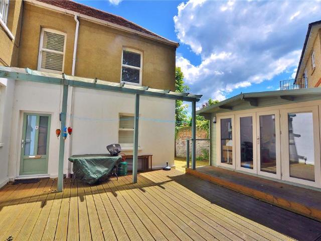 Foxhanger Court, 20 Farnham Road. 2 bed apartment to rent £1,700 pcm £392 pw