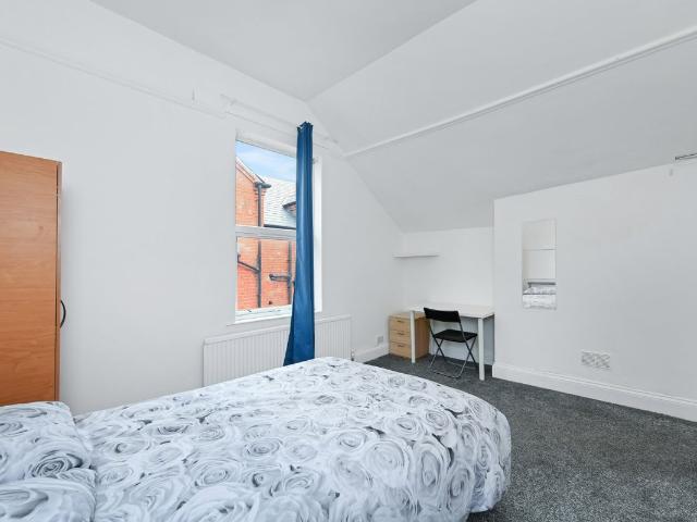 Foxhall Road, Nottingham NG7, 4 bed flat to rent, £1,456 pcm | PrimeLocation