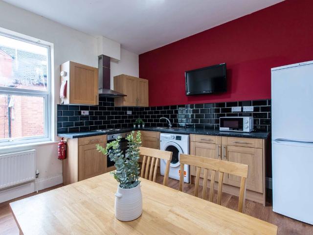 Foxhall Road, Nottingham NG7, 4 bed flat to rent, £1,733 pcm | PrimeLocation