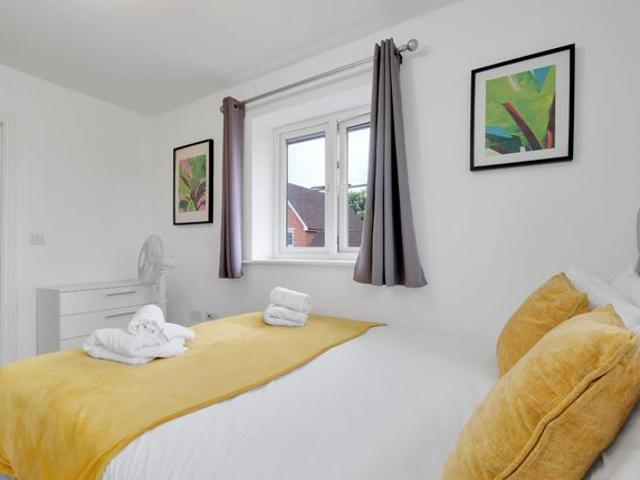 Foxherne, Langley, Slough SL3, 6 bedroom semi detached house to rent 68783117 | PrimeLocation