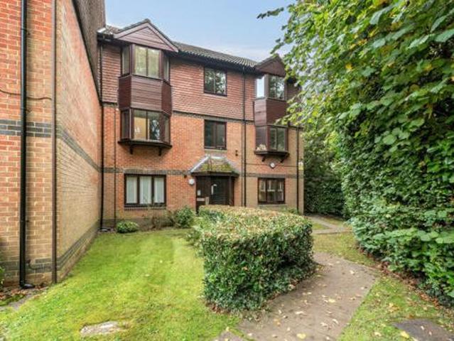 Foxhills, Woking, 2 Bedroom Flat