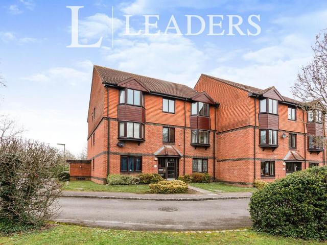 Foxhills, Woking, GU21 2 bed flat to rent £1,395 pcm £322 pw