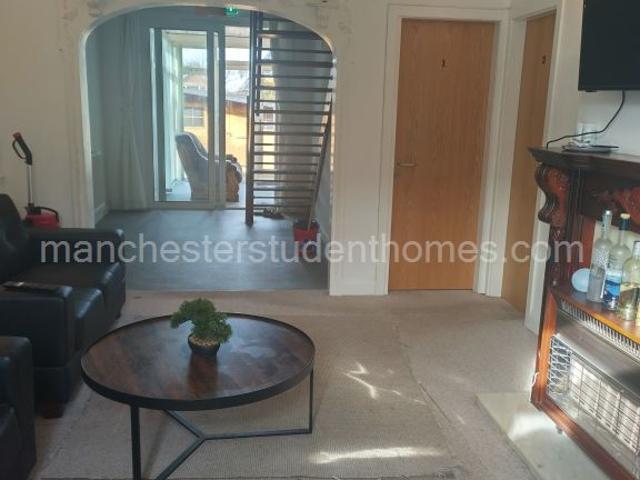 Foxholes Road, Hyde, SK14 5AP