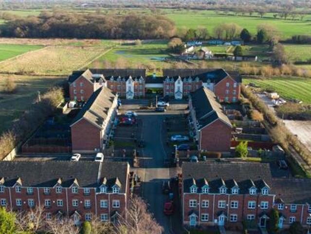Foxholme Court, Crewe, 2 Bedroom Flat