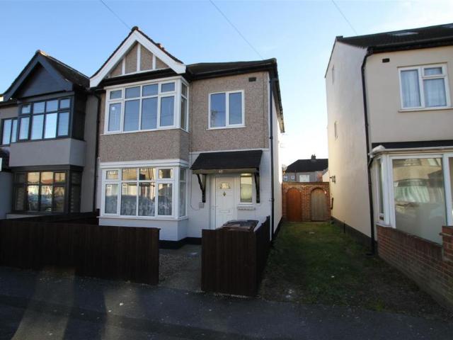 Foxlands Road, Dagenham 3 bed semi detached house to rent £1,950 pcm £450 pw