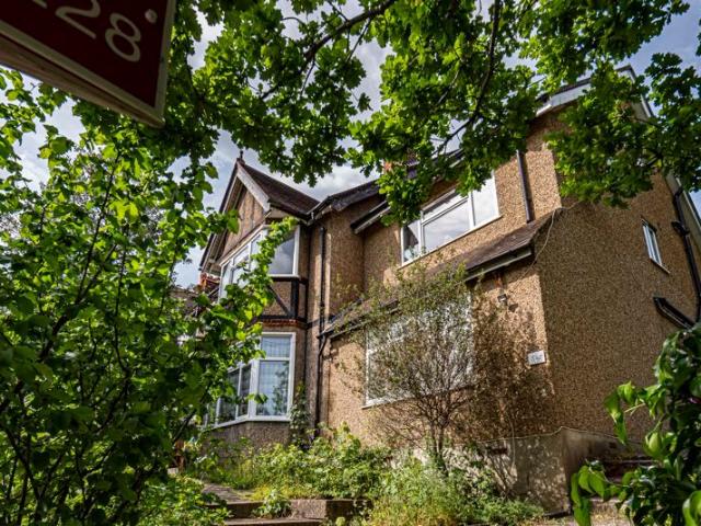 Foxley Lane, West Purley CR8, 2 bed flat to rent, £1,500 pcm | PrimeLocation