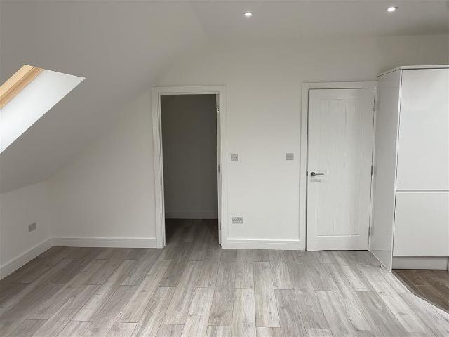 Foxley Lane, Purley CR8, 1 bed flat to rent, £1,500 pcm | PrimeLocation