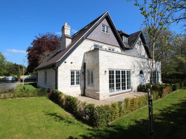 Foxley Lane, Purley CR8 3 bed apartment to rent £3,250 pcm £750 pw