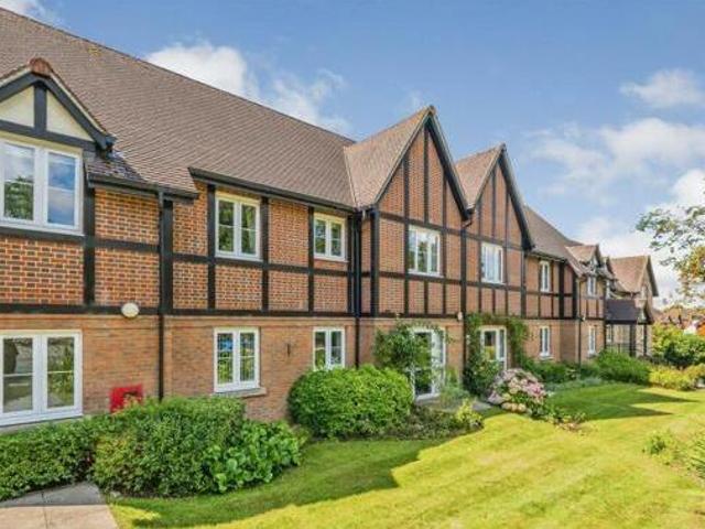 Foxmead Court, Meadowside, 2 Bedroom Apartment