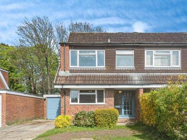 Foxmoor Close, Oakley, 3 Bedroom Semi detached
